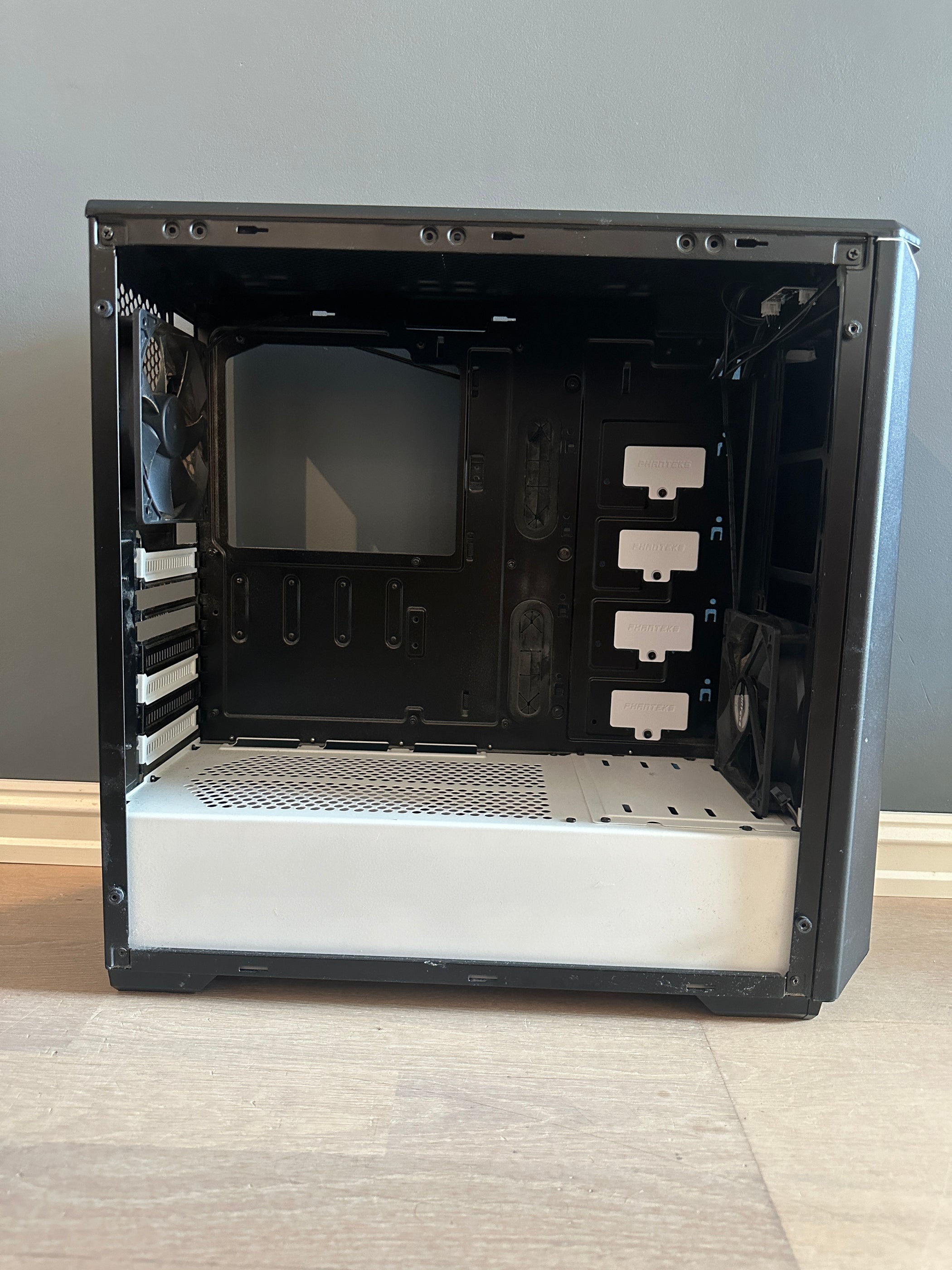 Phanteks Eclipse P400S Glass (Sort/Hvit) — Rebuild IT