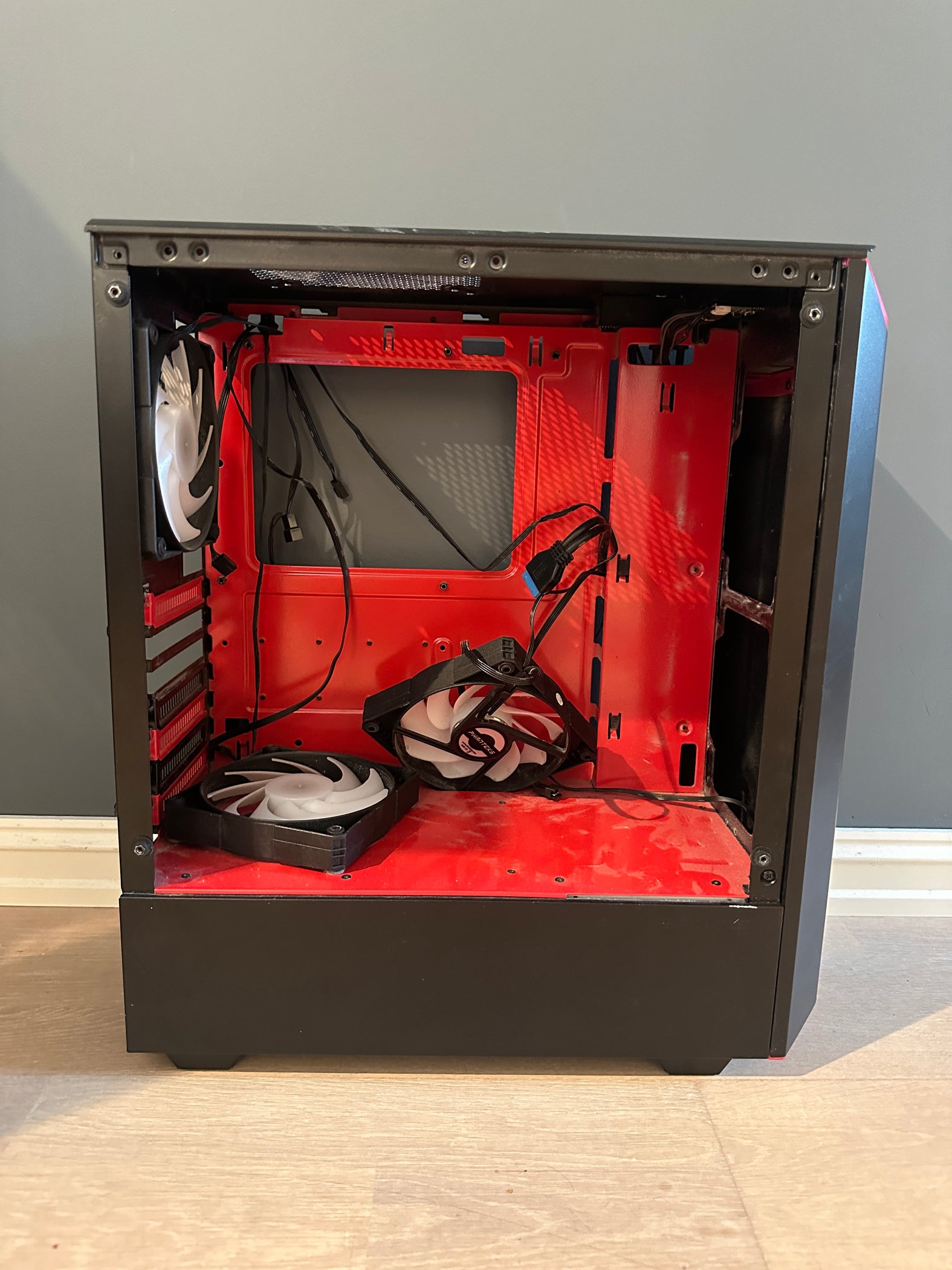 Phanteks Eclipse P300 Tempered Glass Black/Red — Rebuild IT